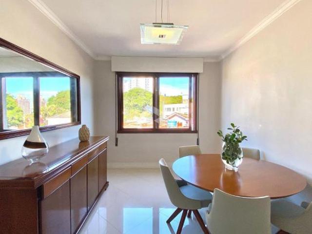 APARTAMENTO REFORMADO COM 2 DORMITÓRIOS, 2 BANHEIROS E VAGA COBERTA EM PORTO ALEGRE