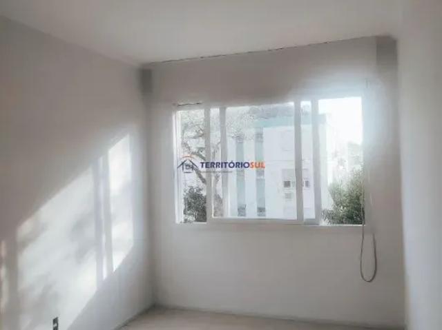 Apartamento reformado com 2 dormitórios 55m² privativos, com vaga no bairro Leopoldina