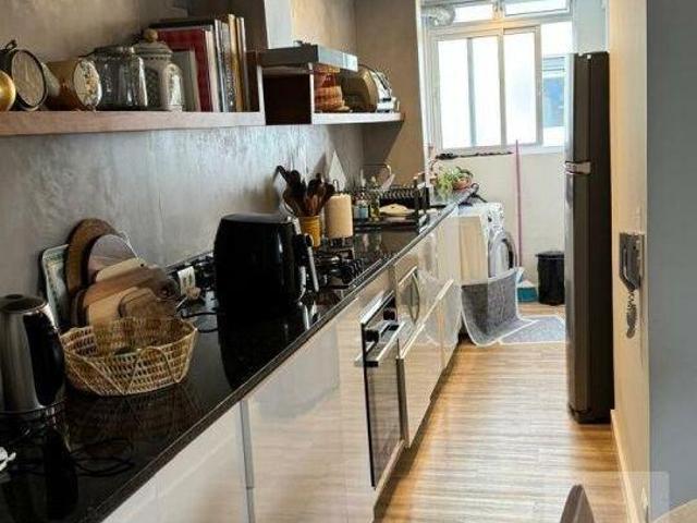 Apartamento reformado com 2 dormitórios e 1 vaga