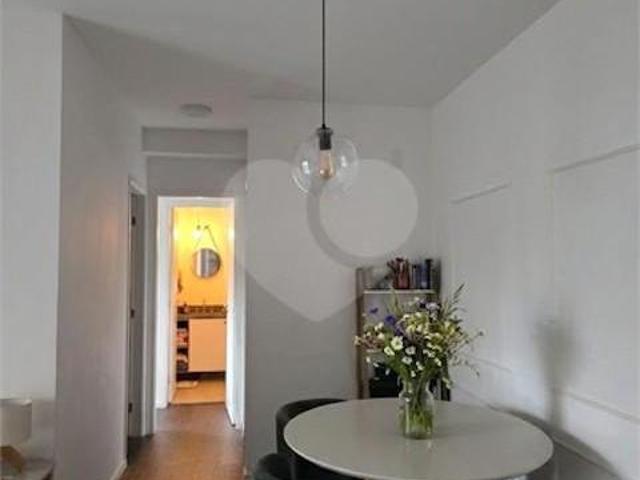 Apartamento Reformado com 2 Dormitórios e Excelente Localização na Vila Romana