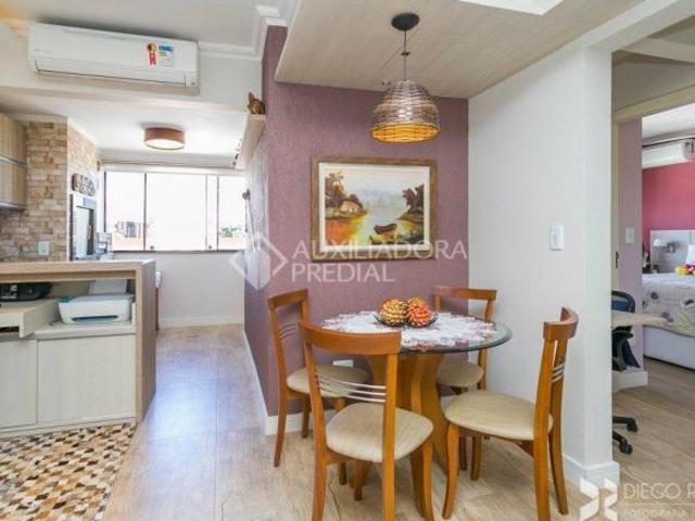 APARTAMENTO REFORMADO COM 2 DORMITÓRIOS NO PETRÓPOLIS