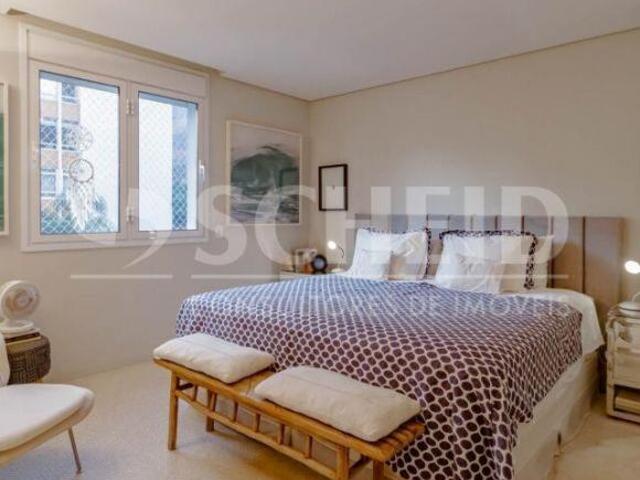 APARTAMENTO REFORMADO COM 2 SUITES E 2 VAGAS NOS JARDINS