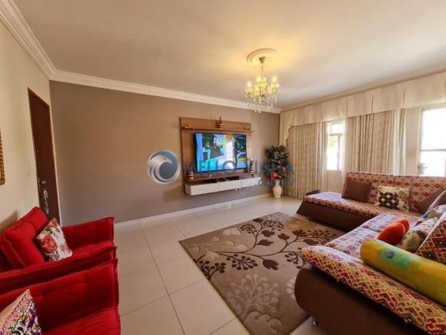 Apartamento reformado com 2 quartos