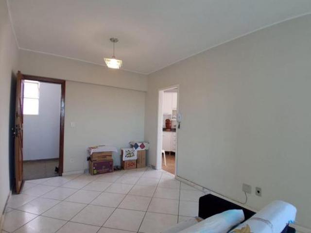 Apartamento reformado com 2 quartos e a melhor vaga de garagem do prédio