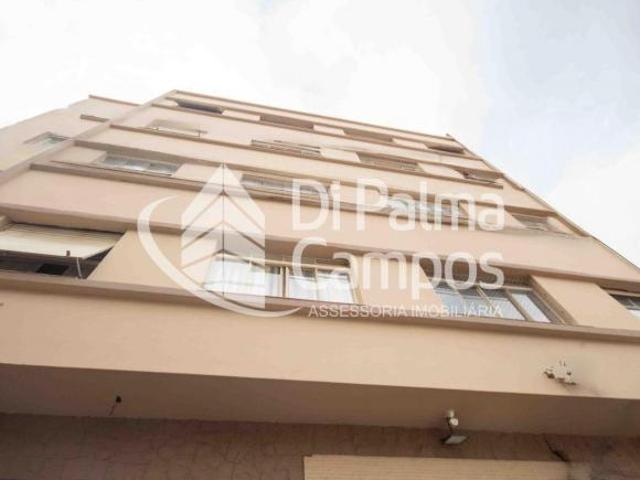 Apartamento reformado com 2 quartos e vaga fixa e demarcada, a 350 m do Metrô Vila Mariana