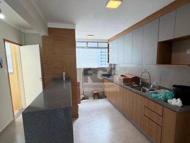 Apartamento REFORMADO com 2 QUARTOS QUADRA DO MAR à venda, 75 m² por R$ 539.000 Gonzaga Santo