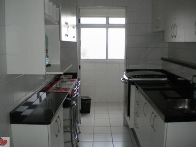 APARTAMENTO REFORMADO, COM 2 VAGAS DE GARAGEM, NO MELHOR DA VILA SANTA CATARINA !