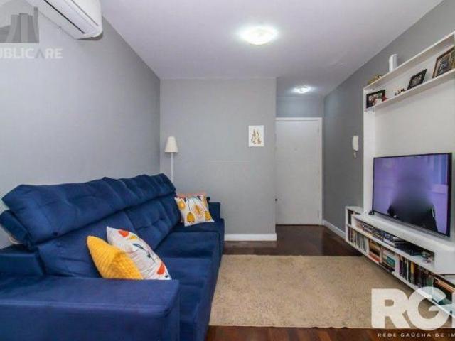 Apartamento Reformado com 3 Dormitórios e 2 Vagas no Petrópolis