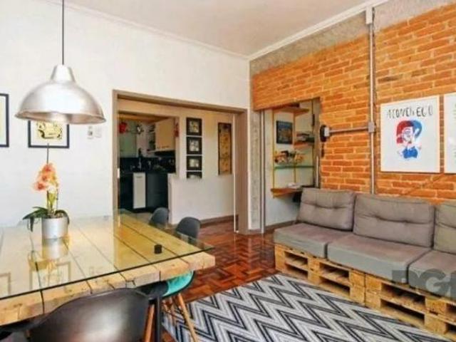 Apartamento Reformado com 3 Dormitórios e 3 Vagas no Petrópolis