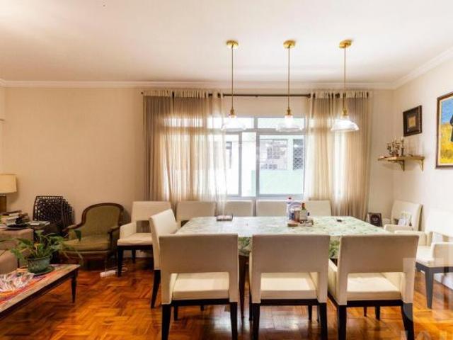 Apartamento reformado com 3 dormitórios em Localização Excelente