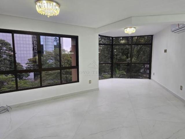 Apartamento reformado com 3 dormitórios sendo 1 suíte e 2 vagas