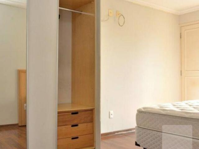 Apartamento reformado com 3 dormitórios sendo 1 suíte e 2 vagas Bela Vista