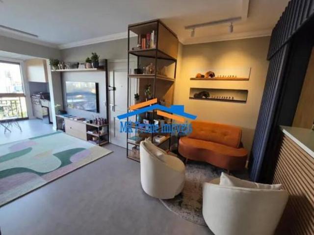 Apartamento Reformado com 3 Dormitórios, Suíte e 2 Vagas