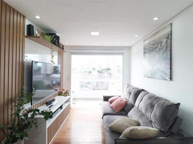 Apartamento Reformado com 3 Dormitórios, Suíte e Varanda no Jardim Japão