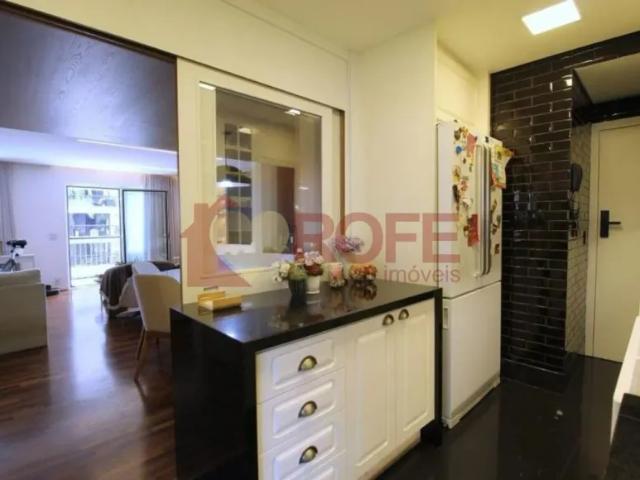 Apartamento Reformado com 3 Suítes na Cobiçada Quadra dos Príncipes em Moema!