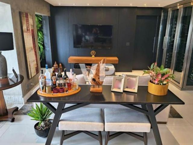 Apartamento reformado com 3 suítes e 3 vagas The Gift