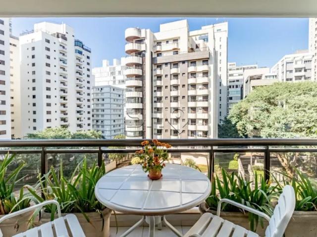 Apartamento reformado com 3 suites e 3 vagas em Higienópolis