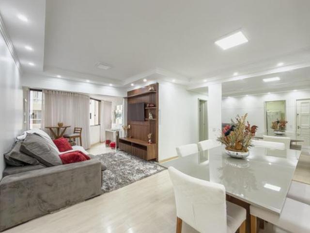 APARTAMENTO REFORMADO, COM 3 QUARTOS 1 SUÍTE E COBERTURA COLETIVA, À VENDA NA SQN 211!