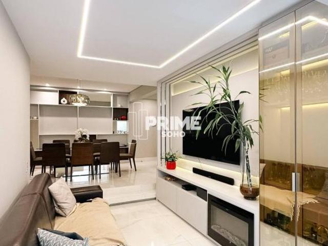 Apartamento Reformado com 3 Quartos e Lareira no Água Verde