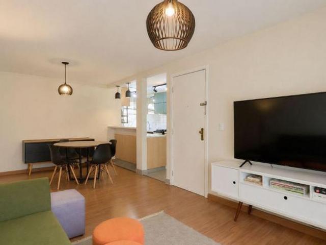 Apartamento reformado com 3 quartos e suíte no Seminário