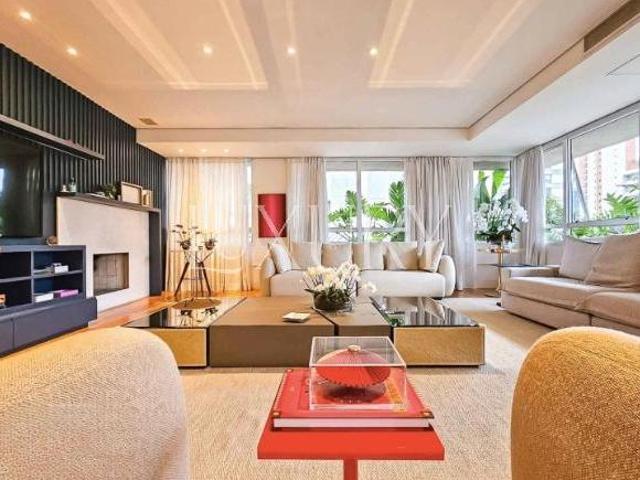 Apartamento reformado com 453 m², 4 dormitórios, 4 suítes à venda no bairro Itaim Bibi