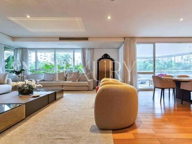 Apartamento reformado com 453 m², 4 dormitórios, 4 suítes à venda no bairro Itaim Bibi