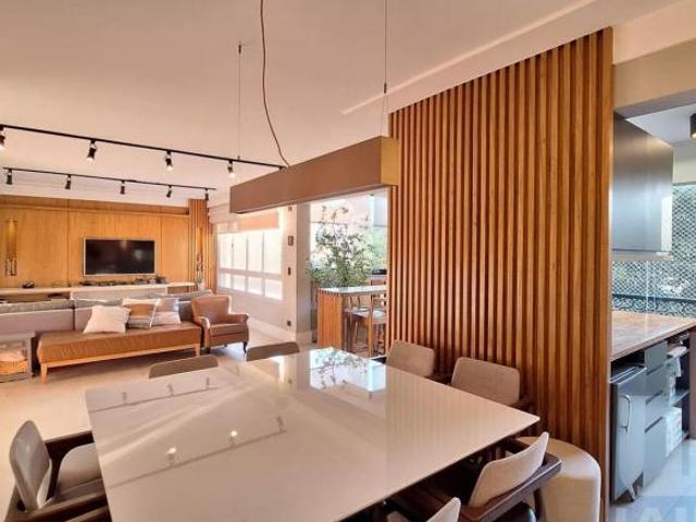 Apartamento reformado com 4 dormitórios e 4 suítes com lazer completo em Perdizes
