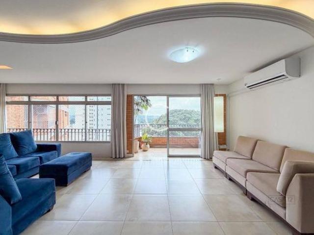Apartamento reformado com 4 quartos sendo 3 suítes e vista livre à venda, 220 m² por R$ 1.350.000