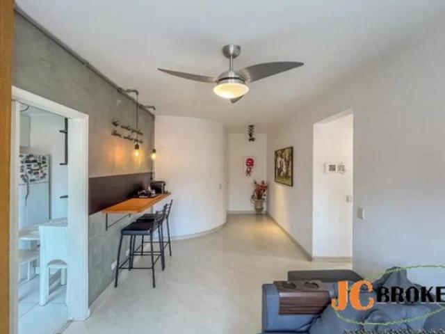 Apartamento reformado com 66 m², 2 Dormitórios, Sala para 2 ambientes, 1 Vaga