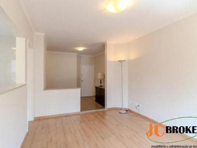 Apartamento reformado com 60 m² de área útil, 2 Dormitórios, Sala para 2 ambientes, 1 Vaga