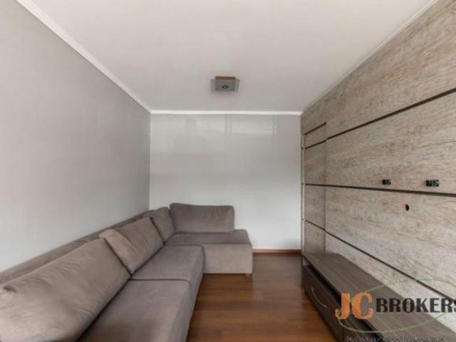 Apartamento reformado com 76m², 2 dormitórios, 1 vaga