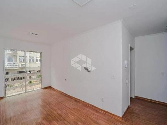 Apartamento reformado com 71m privativos 3 quartos e 1 vaga no bairro Passo da Areia