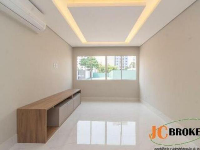Apartamento reformado com 72 m², 2 Dormitórios, sendo 2 suítes com armário embutido, 1 Vaga
