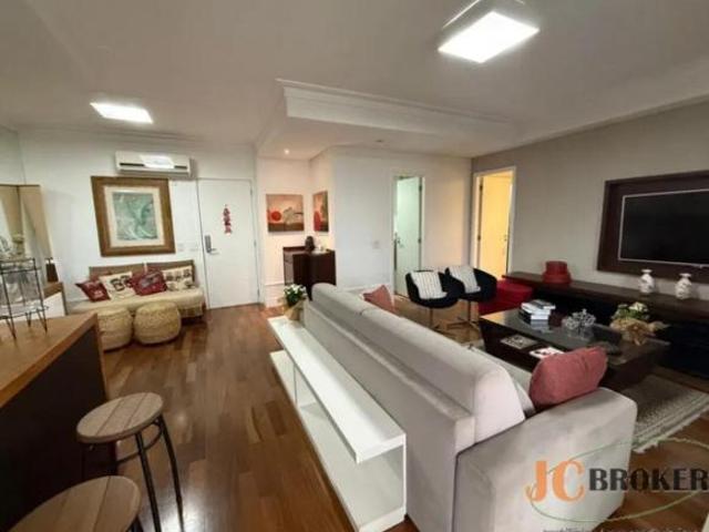 Apartamento reformado com 80 m², 1 suíte, 1 vaga