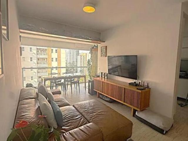 Apartamento reformado com 80 m² de área útil, 2 dormitórios sendo 1 suíte, 1 vaga