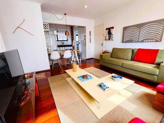 Apartamento reformado a 100m do Metrô Conceição com sala ampla e ventilação cruzada