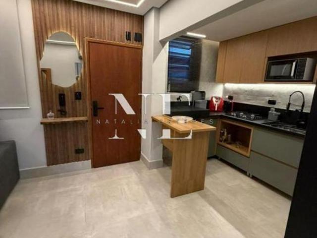Apartamento Reformado á uma quadra da praia com 2 Quartos