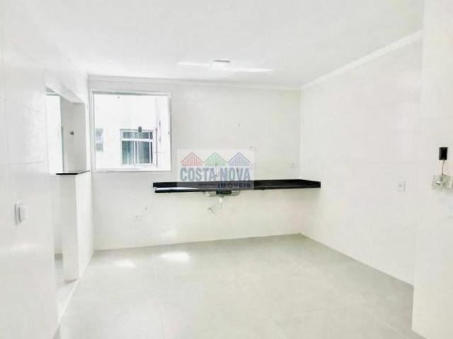 Apartamento Reformado a uma quadra da praia. 3 quartos sendo 2 suítes, 2 vagas. Bairro Embaré