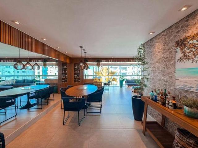 Apartamento reformado à venda a 3 quadras da Praia das Pitangueiras – Alfa Imóveis Guarujá