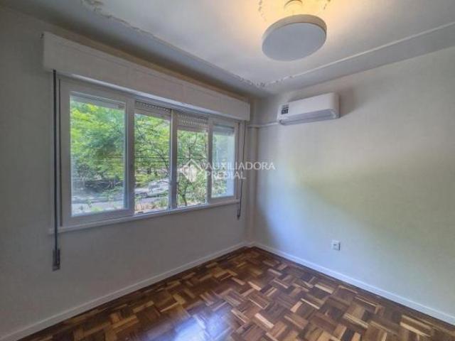 Apartamento Reformado à Venda – Bom Fim / Santana 3 dormitórios | 2 banheiros | 1 vaga coberta | ele