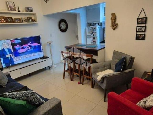 Apartamento Reformado à venda com 2 dormitórios/ quartos, com sacada, Bairro São Geraldo