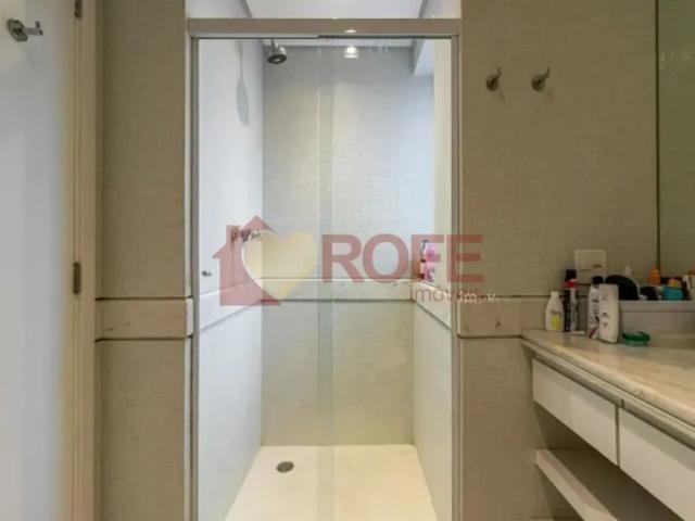 Apartamento reformado a venda com 2 suítes, 117m², no Itaim Bibi