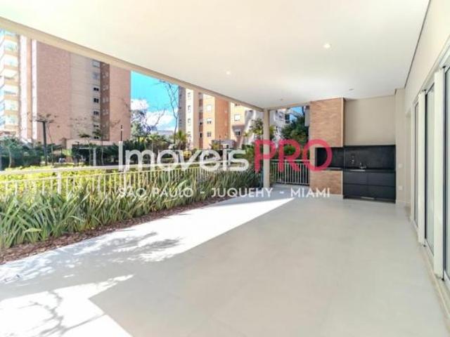 Apartamento reformado a venda em Tambore Alphaville no Centro Empresarial, 223m2, 3 suites,3 vagas