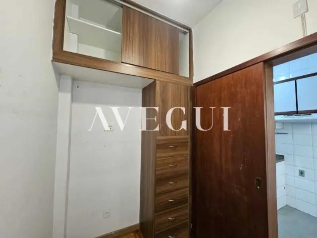 Apartamento reformado à venda em Copacabana | 50m² | Próximo ao metrô Cantagalo
