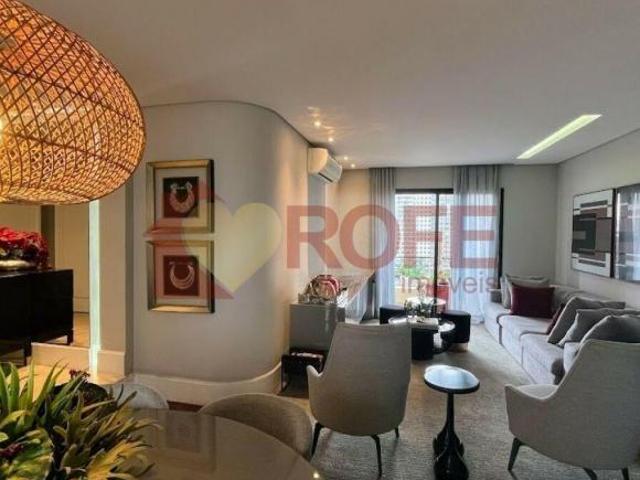 Apartamento reformado à venda em Moema, 140 m2, 3 dormitórios e 2 vagas