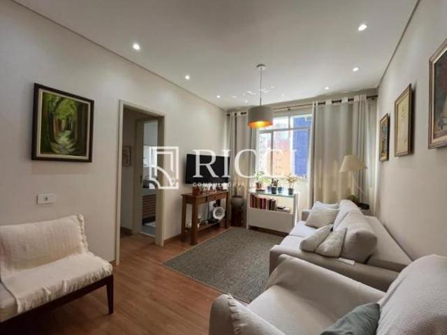 Apartamento reformado à venda Gonzaga Santos