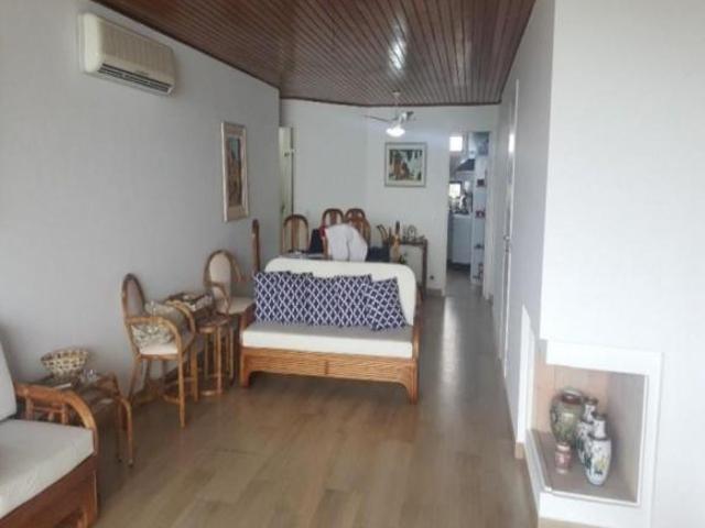 Apartamento reformado à venda, Morro Sorocotuba, Guarujá