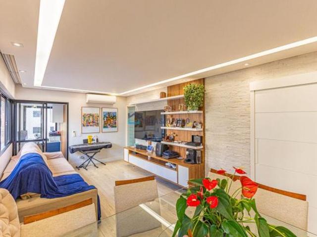 Apartamento reformado à venda na Vila Gumercindo 3 quartos 1suíte, 2 vagas