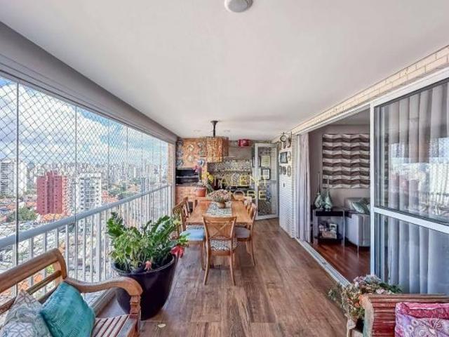 Apartamento reformado à venda na Vila Gumercindo São Paulo/SP 137 m² | 3 quartos 3 suíte | 3