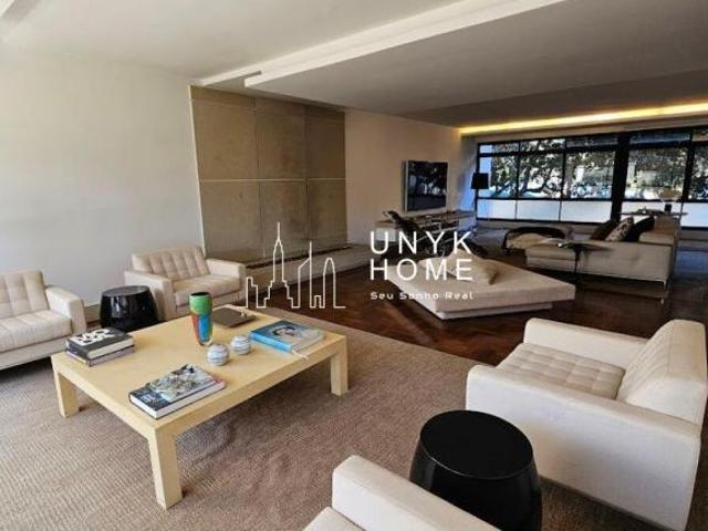 Apartamento reformado à venda na Consolação